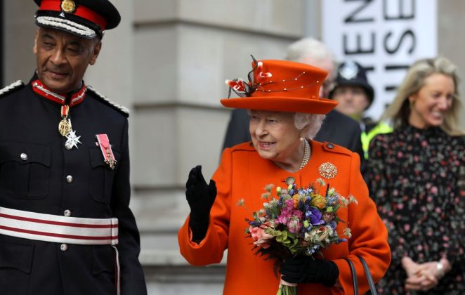 Queen Elizabeth makes first Instagram post - Global Village Space