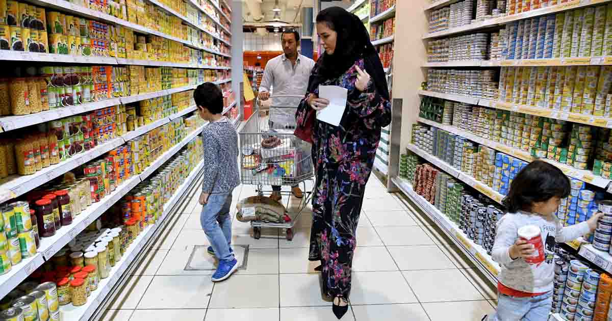 Saudi Arab's modernization continues: Shops stay open during prayers