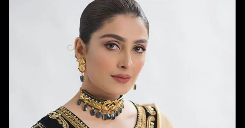 Ayeza Khan shares new teaser of drama serial 'Mehar Posh'