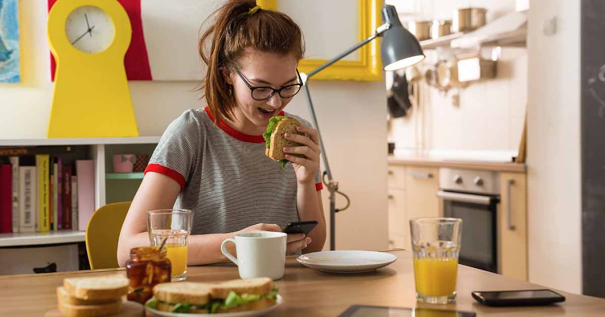 You can gain weight if you eat more on weekend - Global Village Space