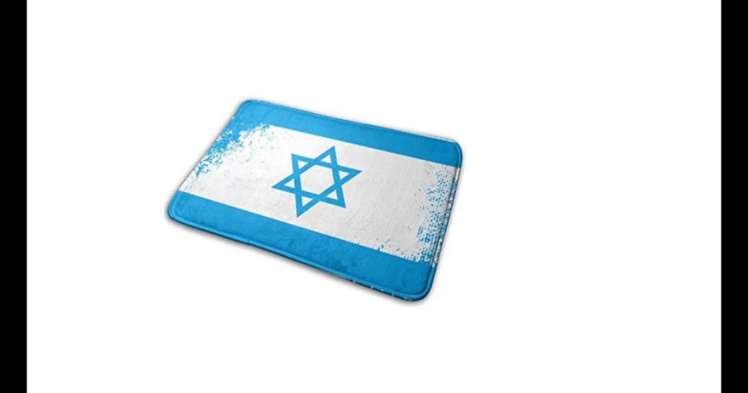 Pakistani seller introduces bathroom doormats imprinted with Israeli flag