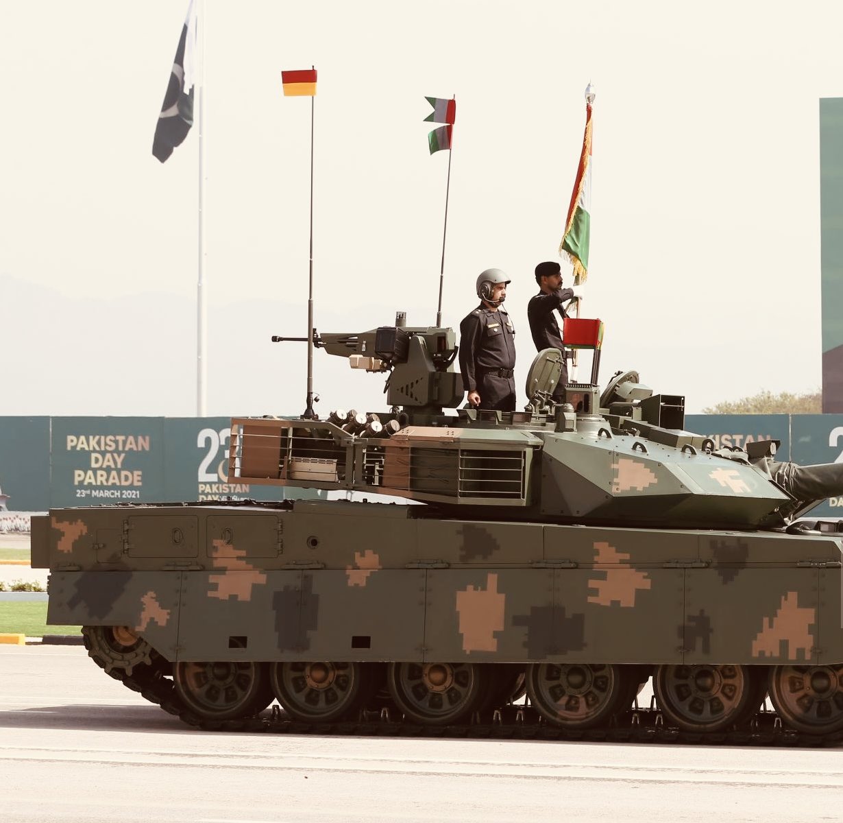 Pakistan Army commissions first 42 VT-4 tanks to secure the Indian ...