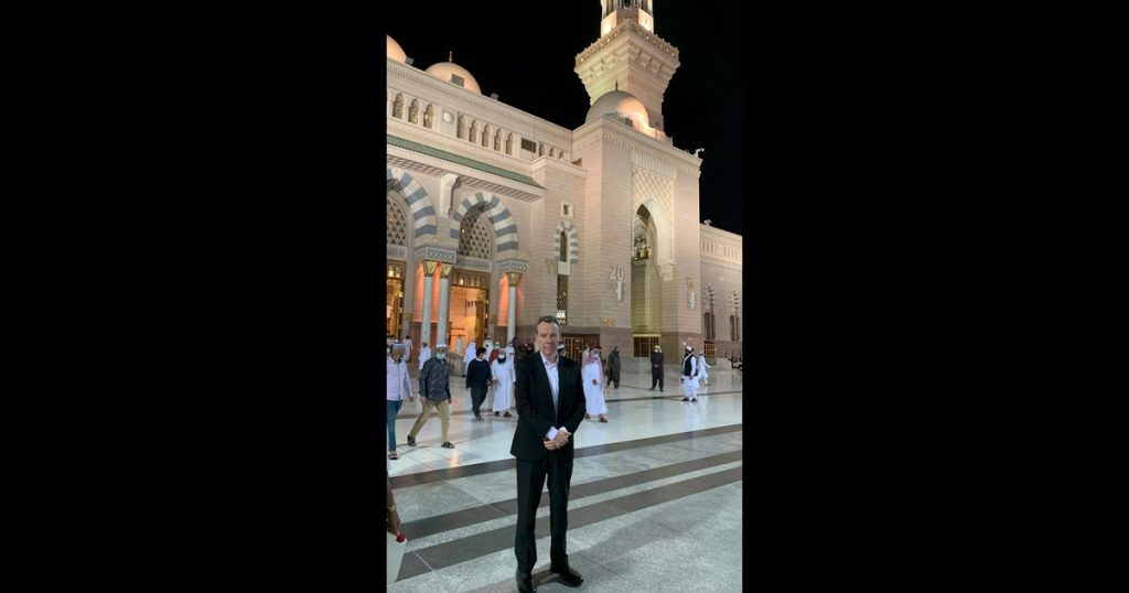 British Consul General in Saudi Arabia converts to Islam