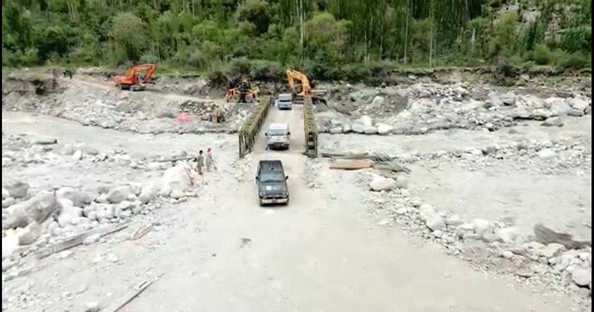 FWO places temporary bridge to connect parts of Hunza with KKH