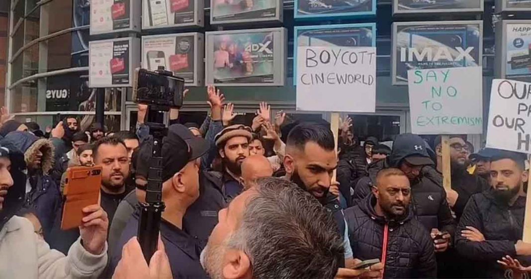 Muslims protest outside British cinema against ‘blasphemous’ film