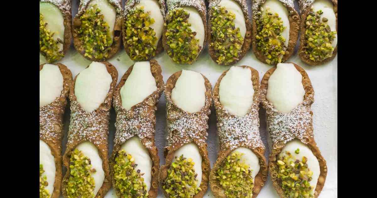 Interesting facts about Italian pastry Cannoli - Global Village Space