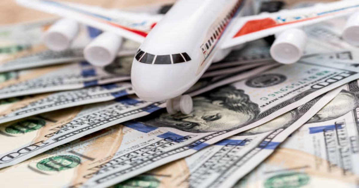 Dollar flight: plane with 245 suitcases full of dollars took off