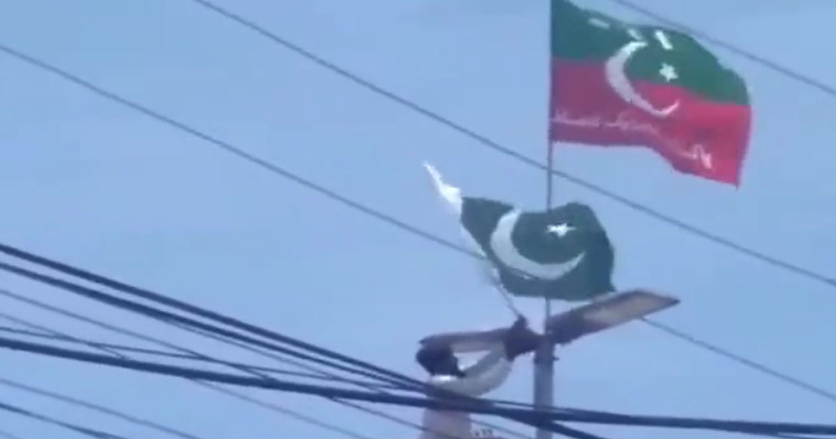 PML-N calls out PTI for taking down Pakistan's flag - Global Village Space