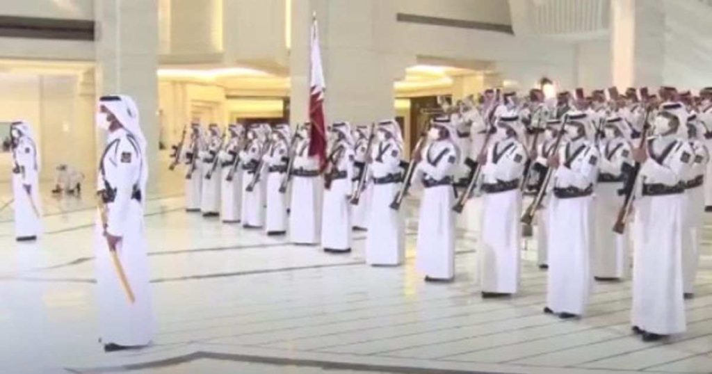 PM Shehbaz receives guard of honor at Qatar’s Diwan-e-Amiri - Global ...