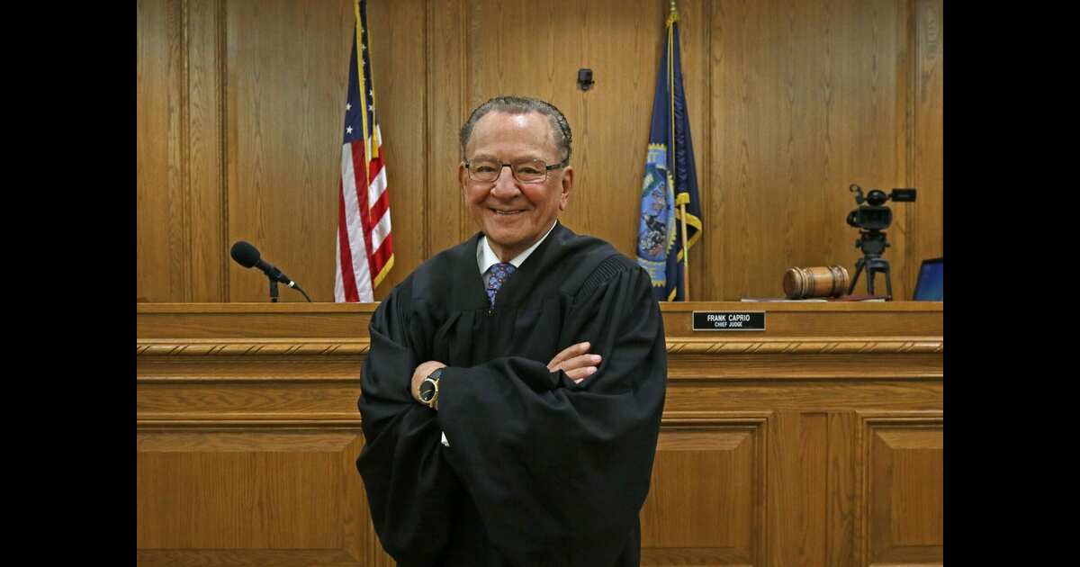 Pakistani couple gifts traditional pakol hat to US judge Frank Caprio