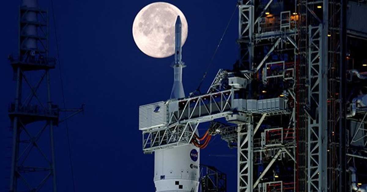 First US Lunar Landing in Over 50 Years Achieved by Intuitive Machines ...