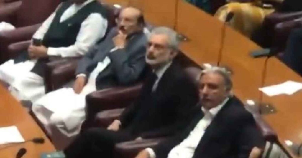 Justice Qazi Faez Isa spotted in parliament - Global Village Space