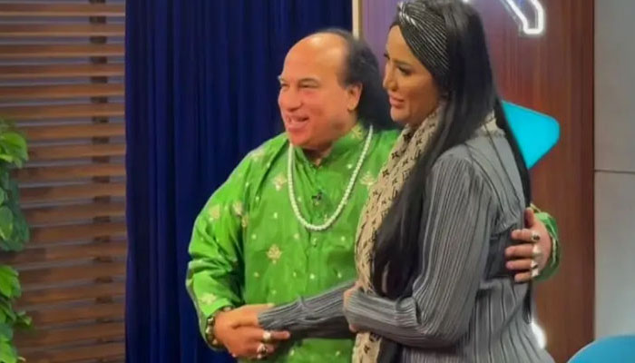 Mathira calls out Chahat Fateh Ali Khan for harassment