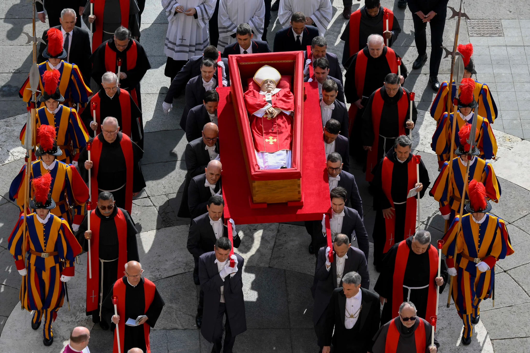 Hundreds of thousands at funeral for pope 'with an open heart' - Global ...