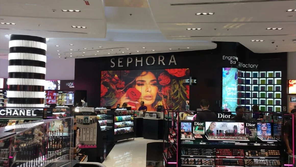 Sephora Reviews Partnership After Huda Beauty Founder’s Controversial ...